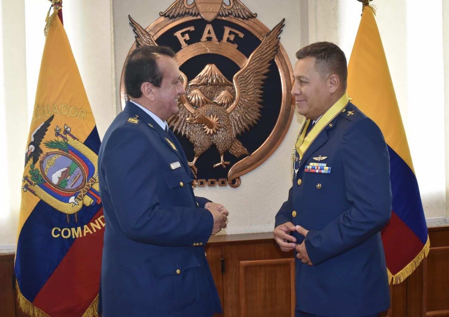 Imposición de la condecoración Estrella de las Fuerzas Armadas del ...