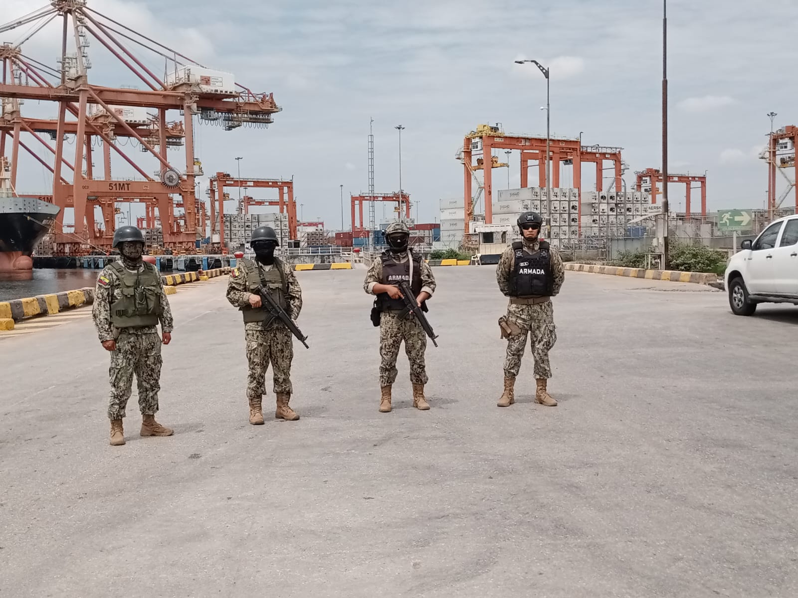La Armada del Ecuador a través de la capitanía del puerto de Guayaquil ...