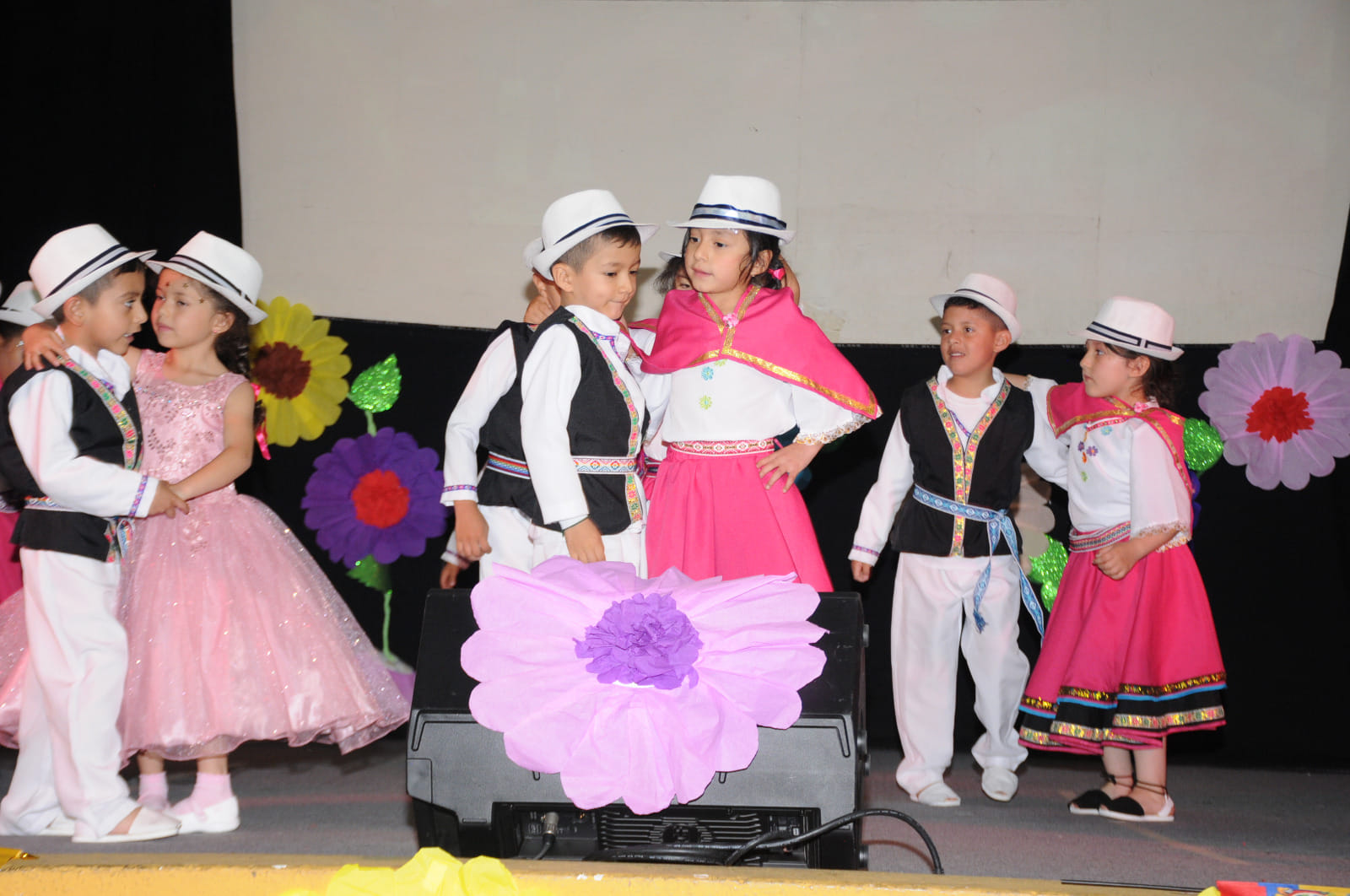 𝐂𝐎𝐌𝐈𝐋 𝟏 𝐟𝐞𝐬𝐭𝐞𝐣𝐚 𝟏𝟐𝟒 𝐚𝐧̃𝐨𝐬 𝐜𝐨𝐧 𝐚𝐜𝐭𝐢𝐯𝐢𝐝𝐚𝐝𝐞𝐬 𝐭𝐞𝐚𝐭𝐫𝐚𝐥𝐞𝐬 – Radio Naval | 1510 AM