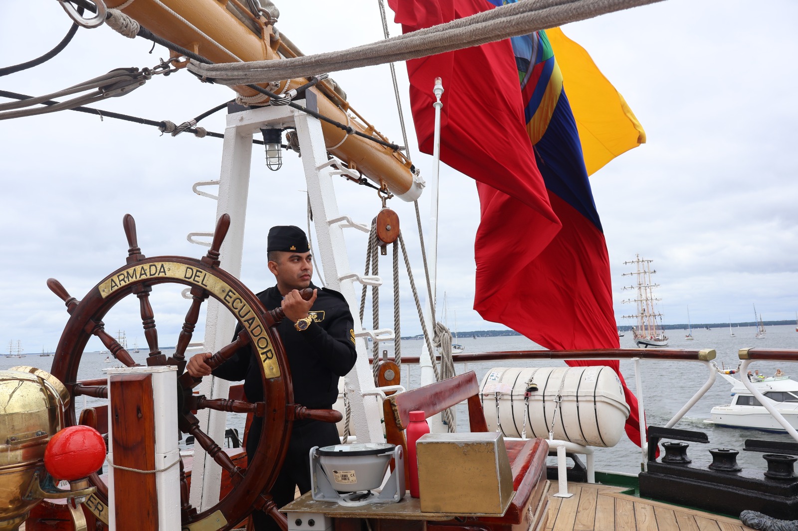 Buque Escuela Guayas surca los mares en busca de nuevas experiencias ...