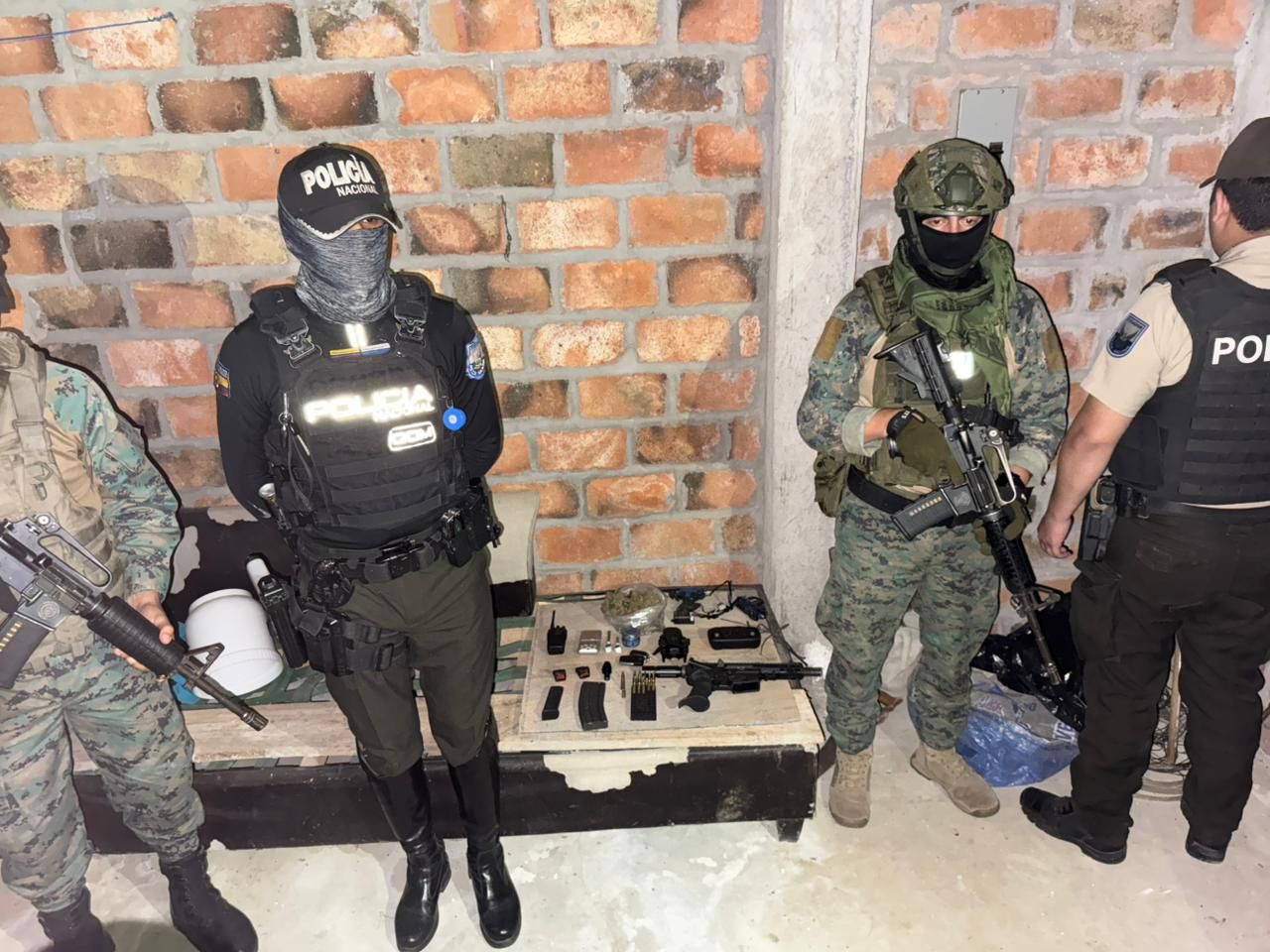 Allanamiento a una vivienda de un presunto miembro del GDO “Los Lobos ...